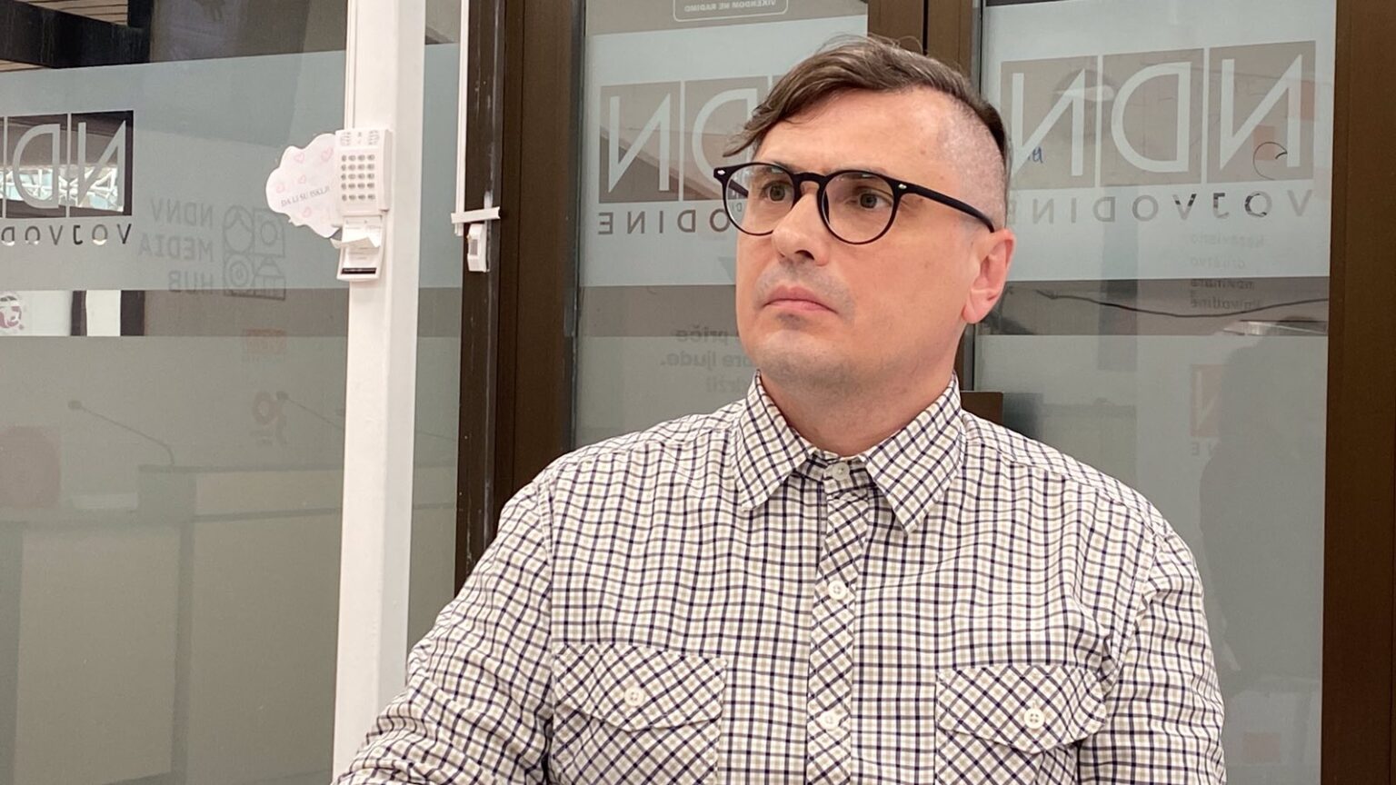 BORIS VARGA: Zašto na protestima u Srbiji nema zastava EU i Ukrajine ...