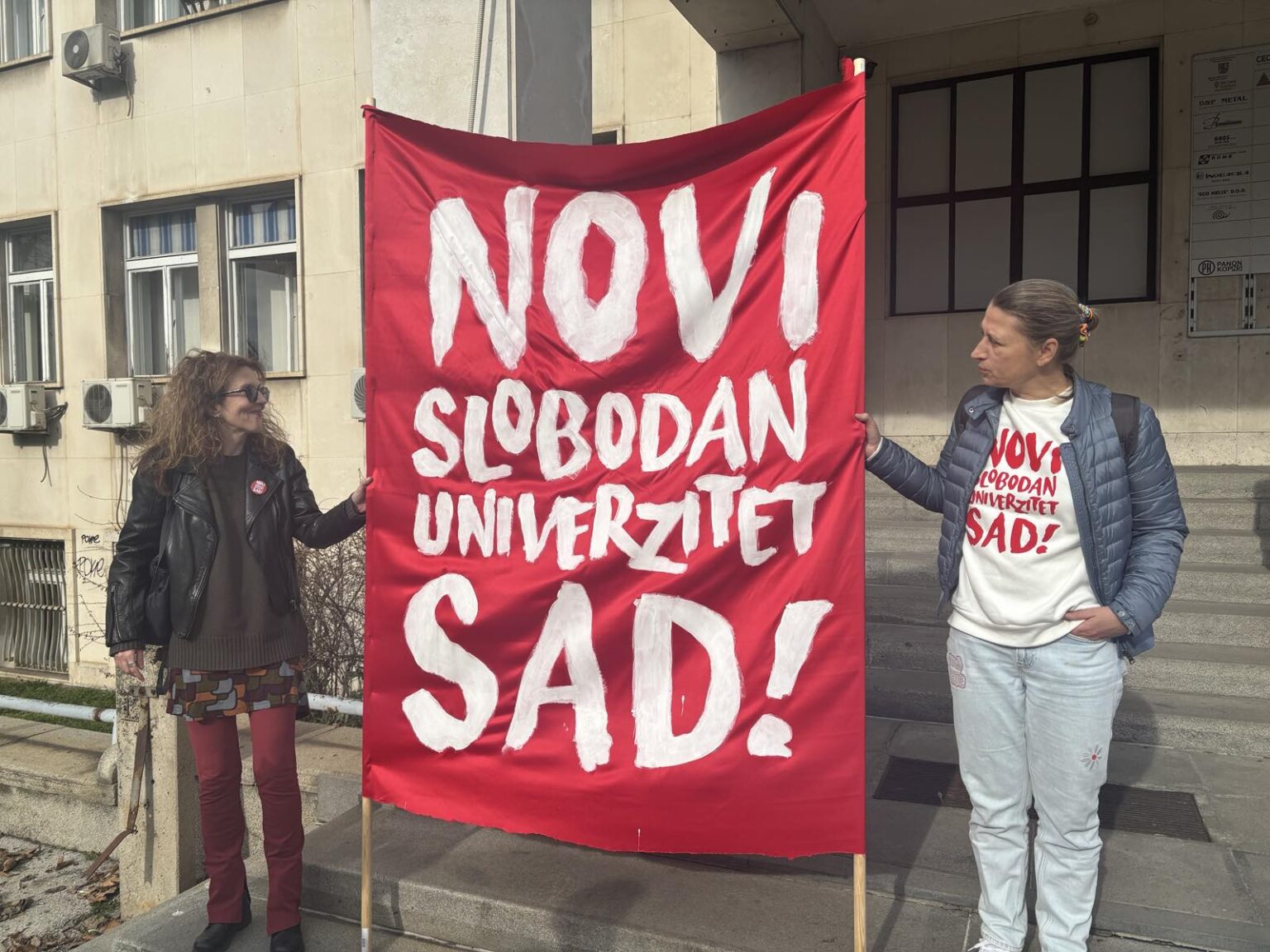 Protest ispred Pokrajinskog ombudsmana zbog ćutanja o napadima na ... Protest ispred Pokrajinskog ombudsmana zbog ćutanja o napadima na ...