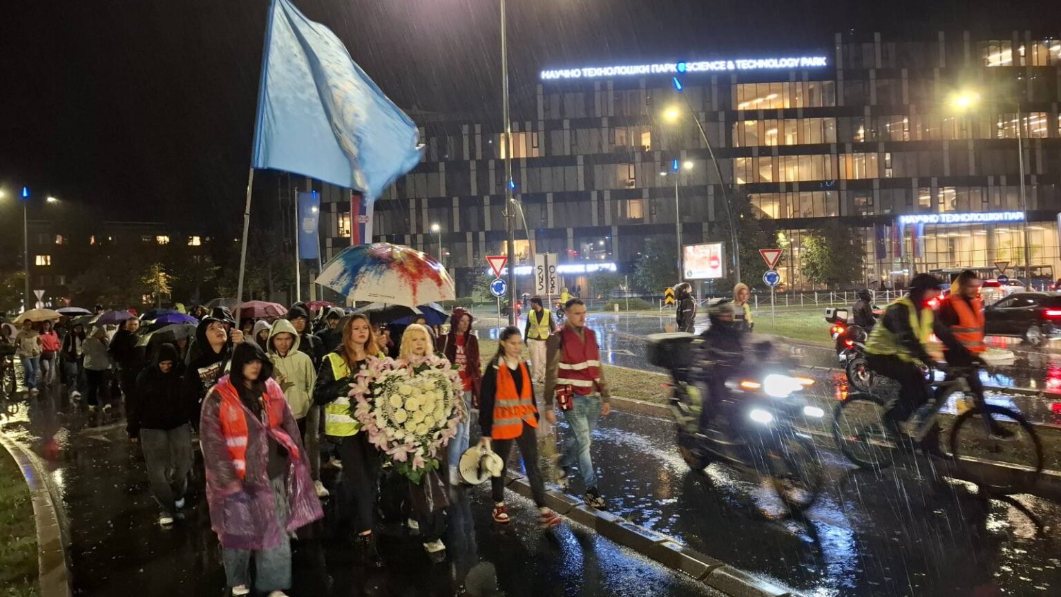 (FOTO, VIDEO) Studenti sa komemorativne šetnje pozvali građane iz cele Srbije da dođu 1 ...